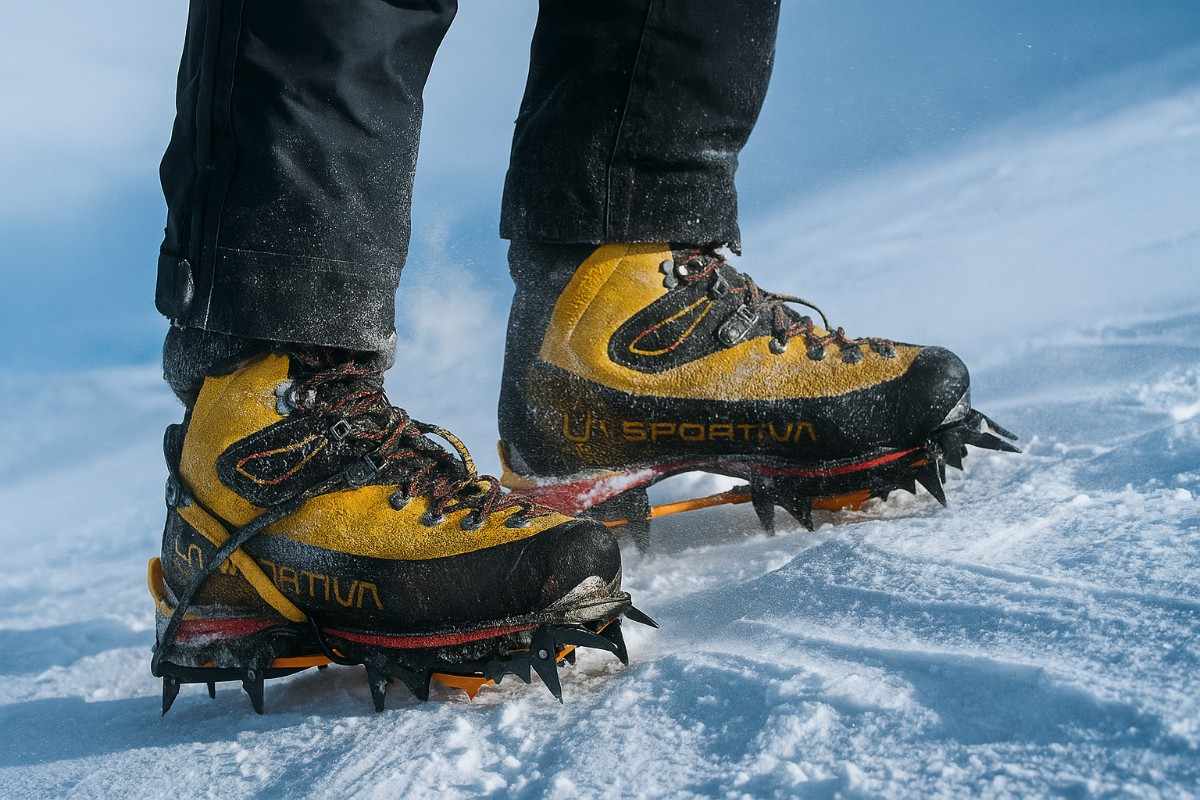7 Best Winter Hiking Boots in 2026 | Feel The Warmth